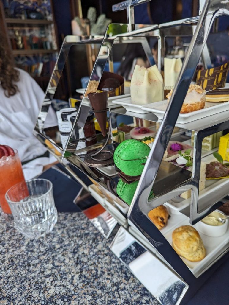 Afternoon Tea at At.mosphere in the Burj Khalifa, Dubai - Review ⋆ ...