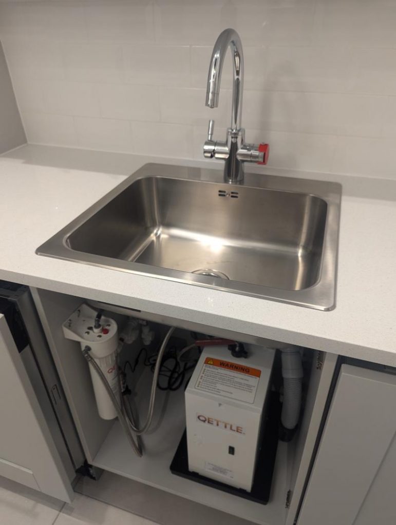 Installation and Review of the 4-in-1 Qettle 100°C Boiling Water Tap ⋆ ...