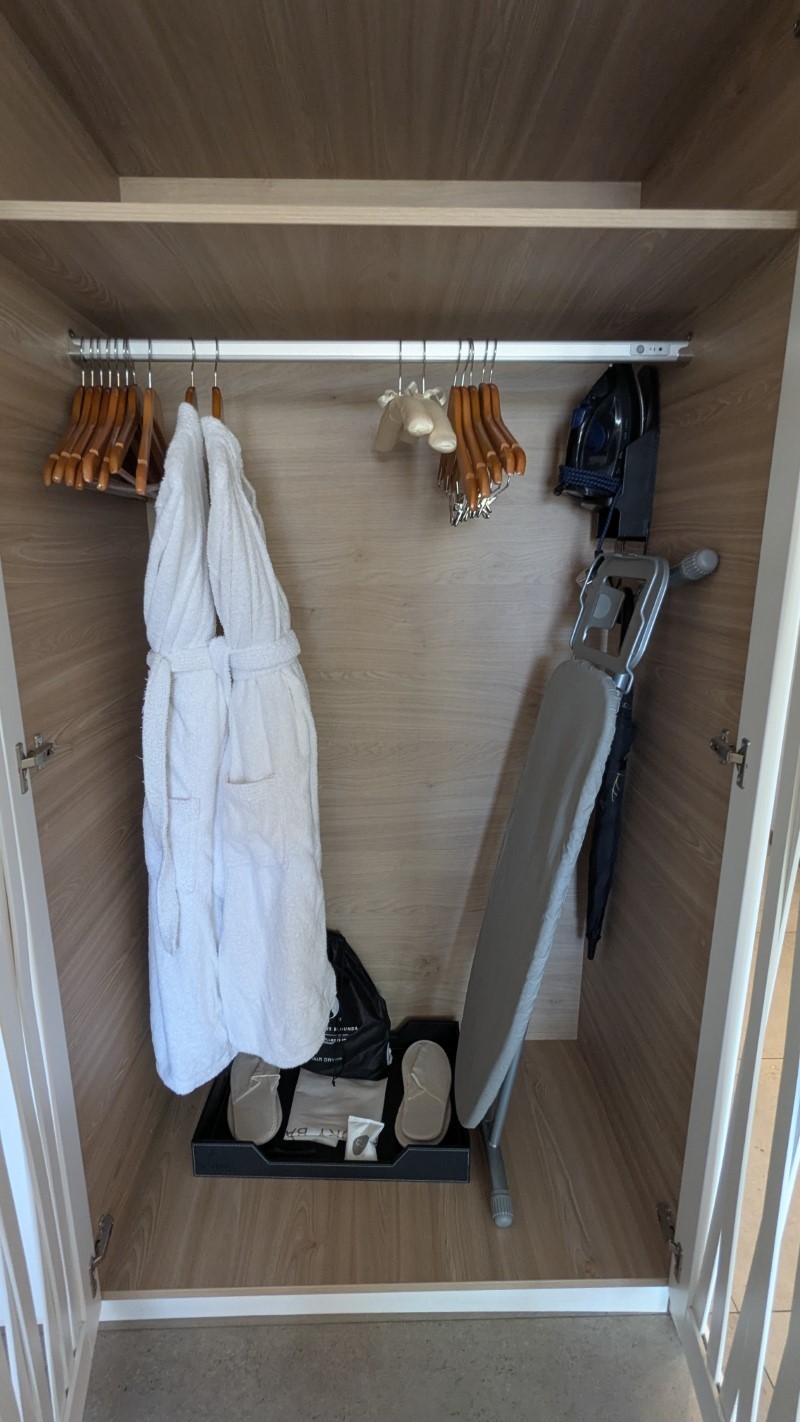 Review of the Sapphire Zen Suite with Bathtub at Domes Aulūs Elounda ...